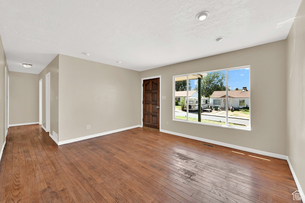 69 N VILLA DR Clearfield, UT 84015 - MLS 2102462