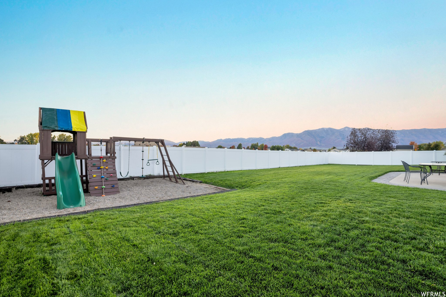 892 W 2980 S Nibley UT 84321 | $565,000 | UtahRealEstate.com