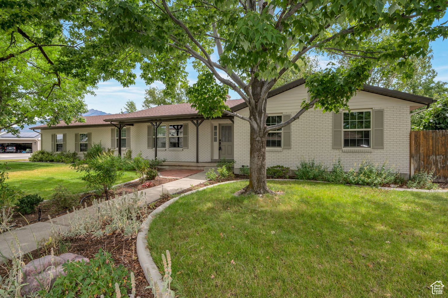 8483 S Terrace Dr Sandy UT 84093 | $891,800 | UtahRealEstate.com