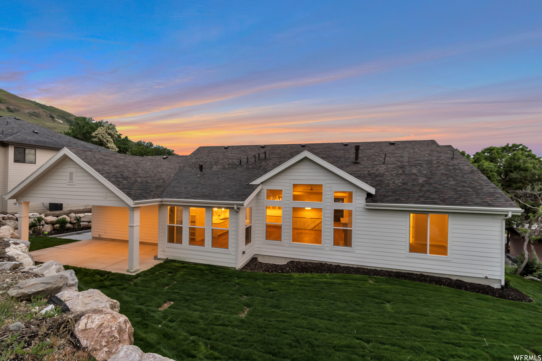 627 E 200 S Centerville UT 84014 | $1,499,900 | UtahRealEstate.com