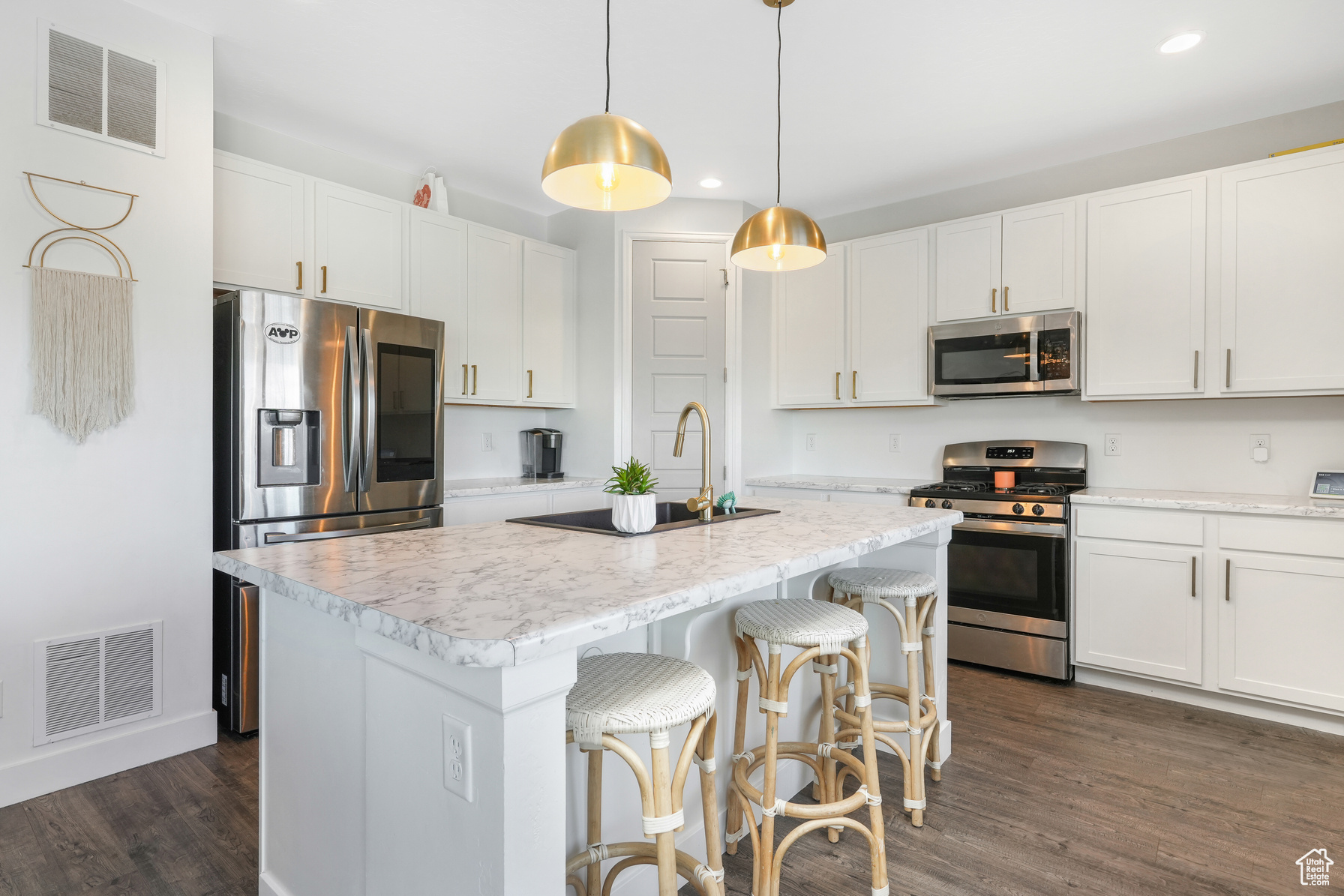 3243 S Peregrine Trl Saratoga Springs UT 84045 | $539,900 ...