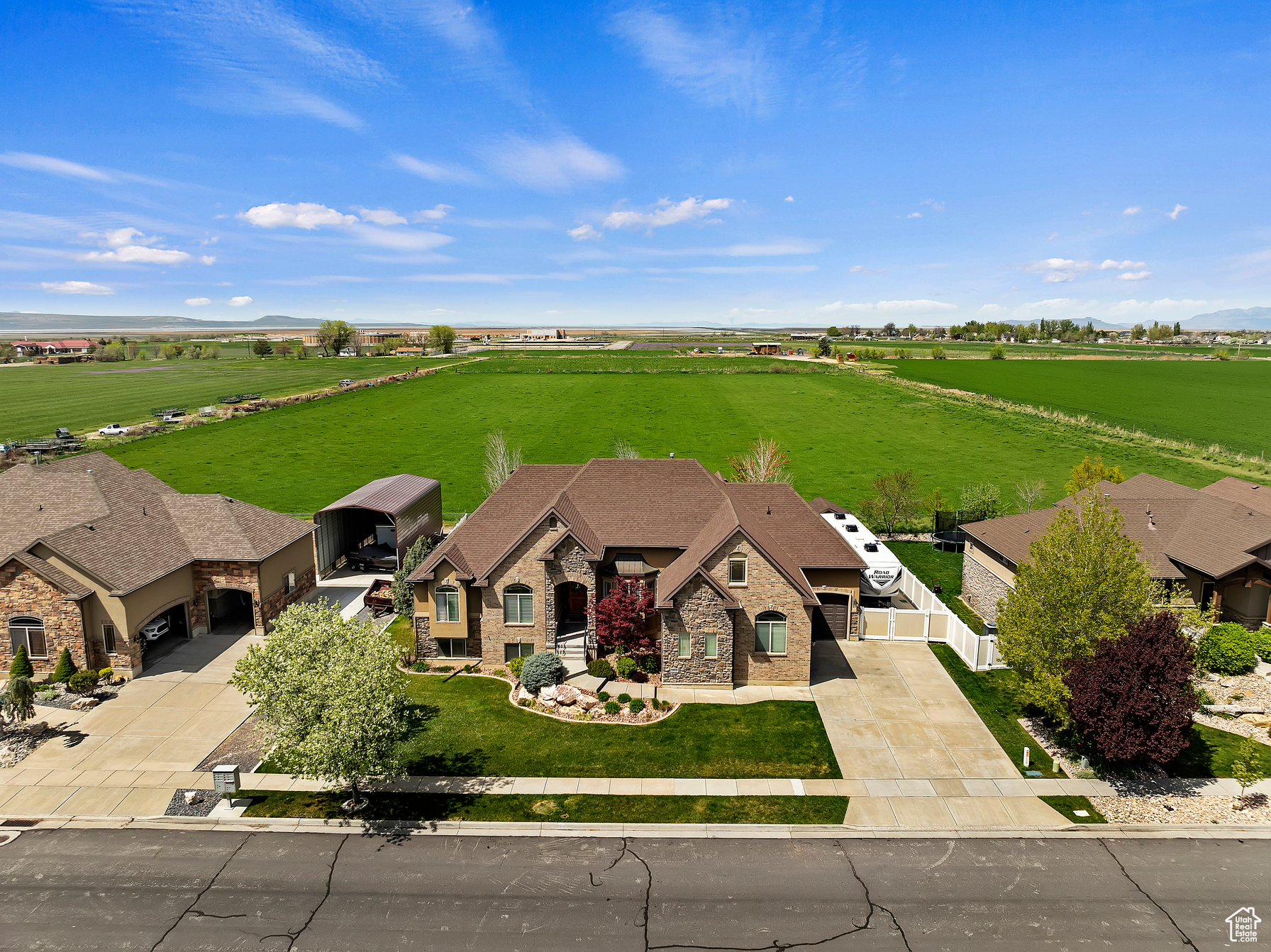1884 S 3720 W Syracuse UT 84075 | $899,900 | UtahRealEstate.com