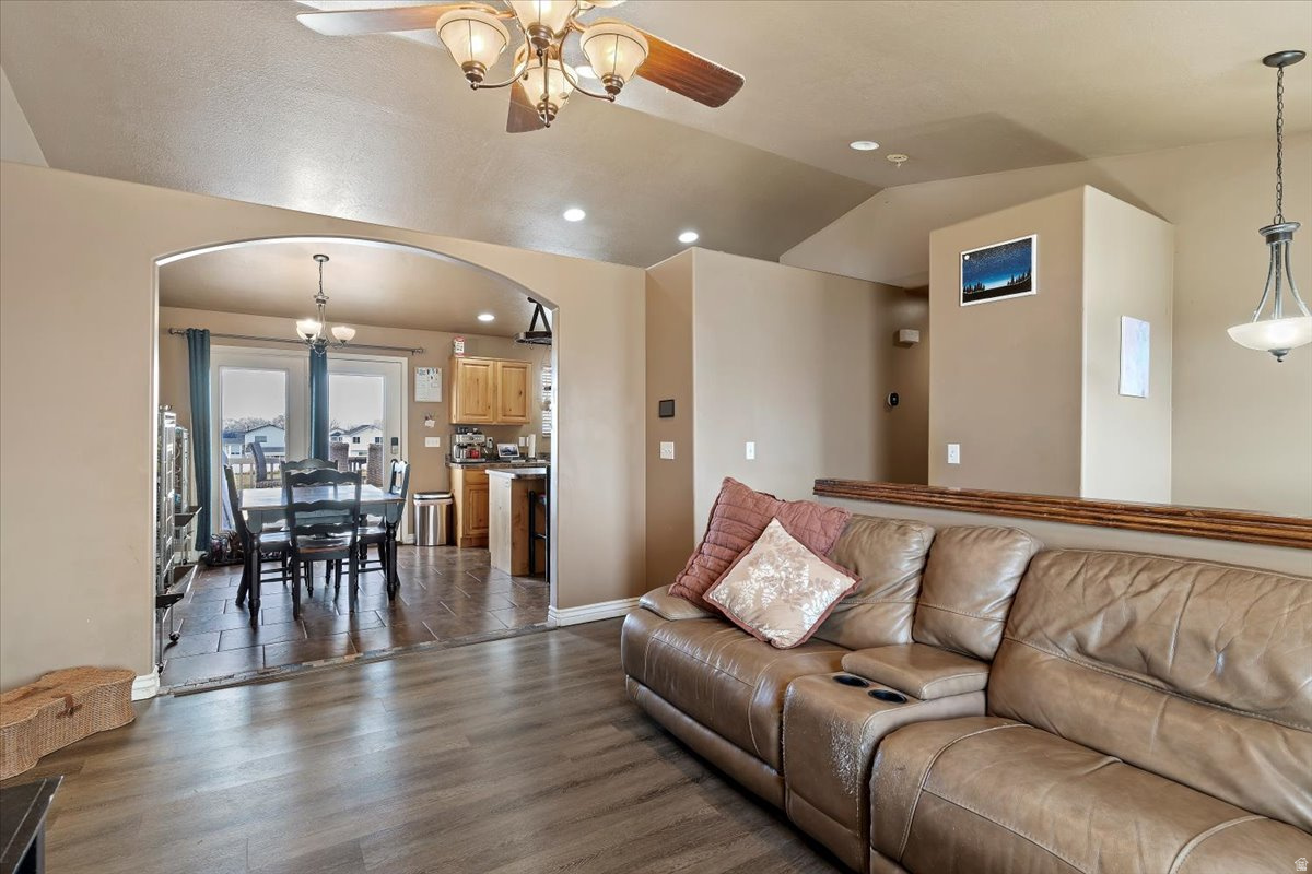 5999 S 3200 W Roy UT 84067 | $460,000 | UtahRealEstate.com