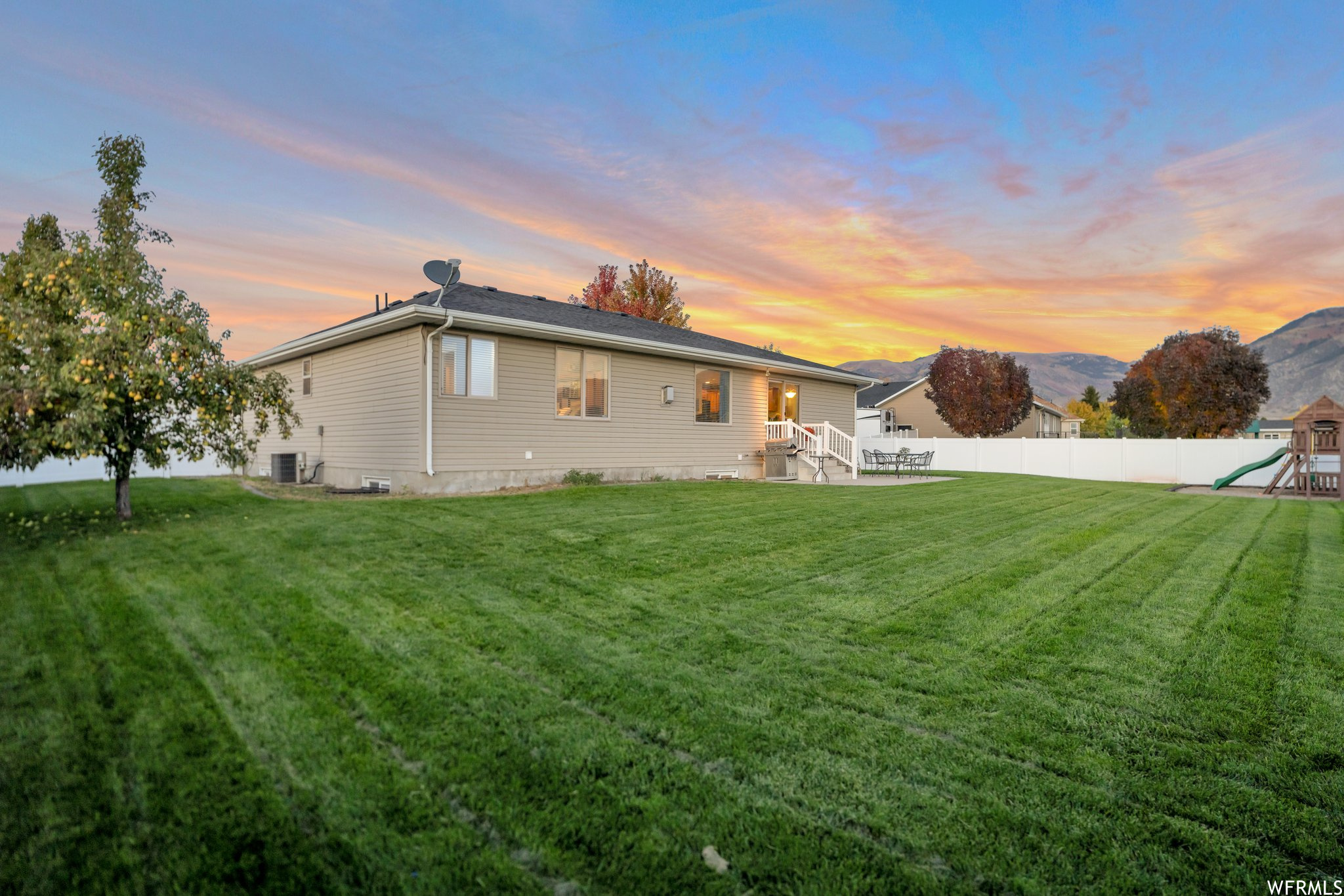 892 W 2980 S Nibley UT 84321 | $565,000 | UtahRealEstate.com