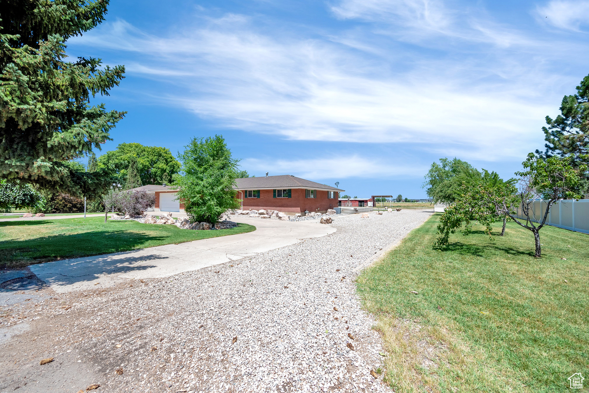 5612 W 4200 S Hooper UT 84315 | $899,000 | UtahRealEstate.com