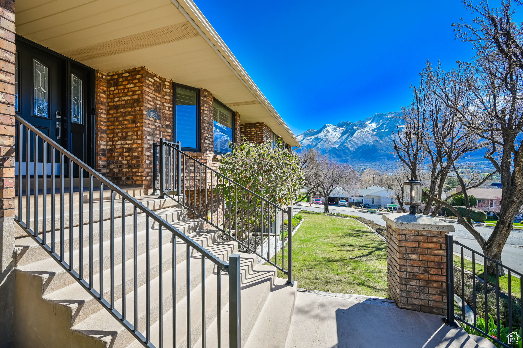 1653 E Jordan Point Dr Sandy UT 84092 | $799,900 | UtahRealEstate.com