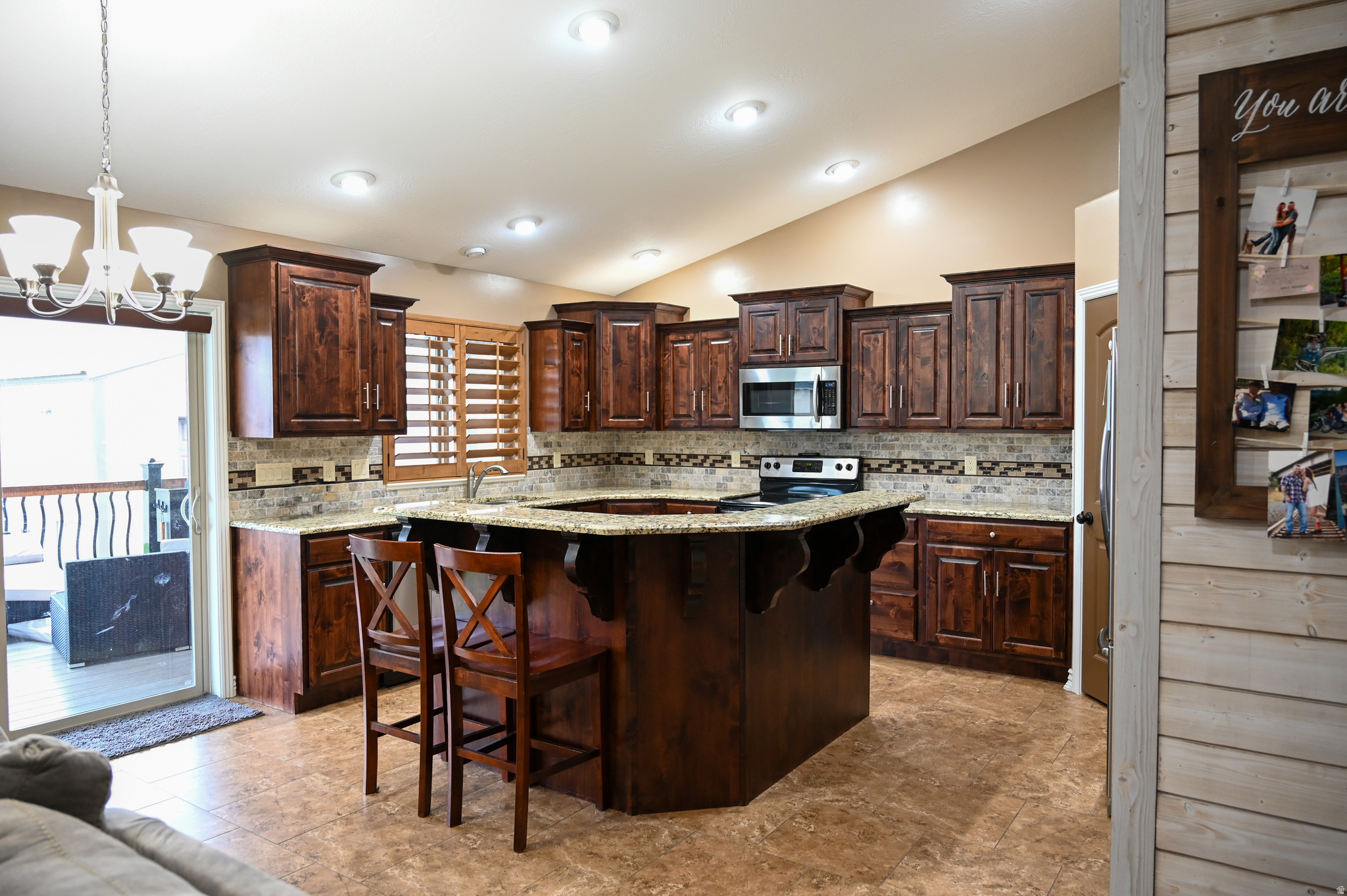 2581 W 2825 N Farr West UT 84404 | $760,000 | UtahRealEstate.com