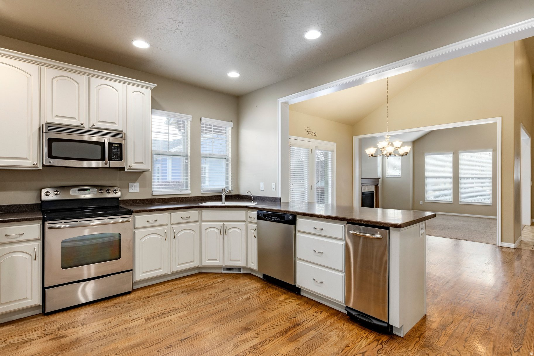 11067 S Cascabel Dr South Jordan UT 84009 | $637,000 | UtahRealEstate.com
